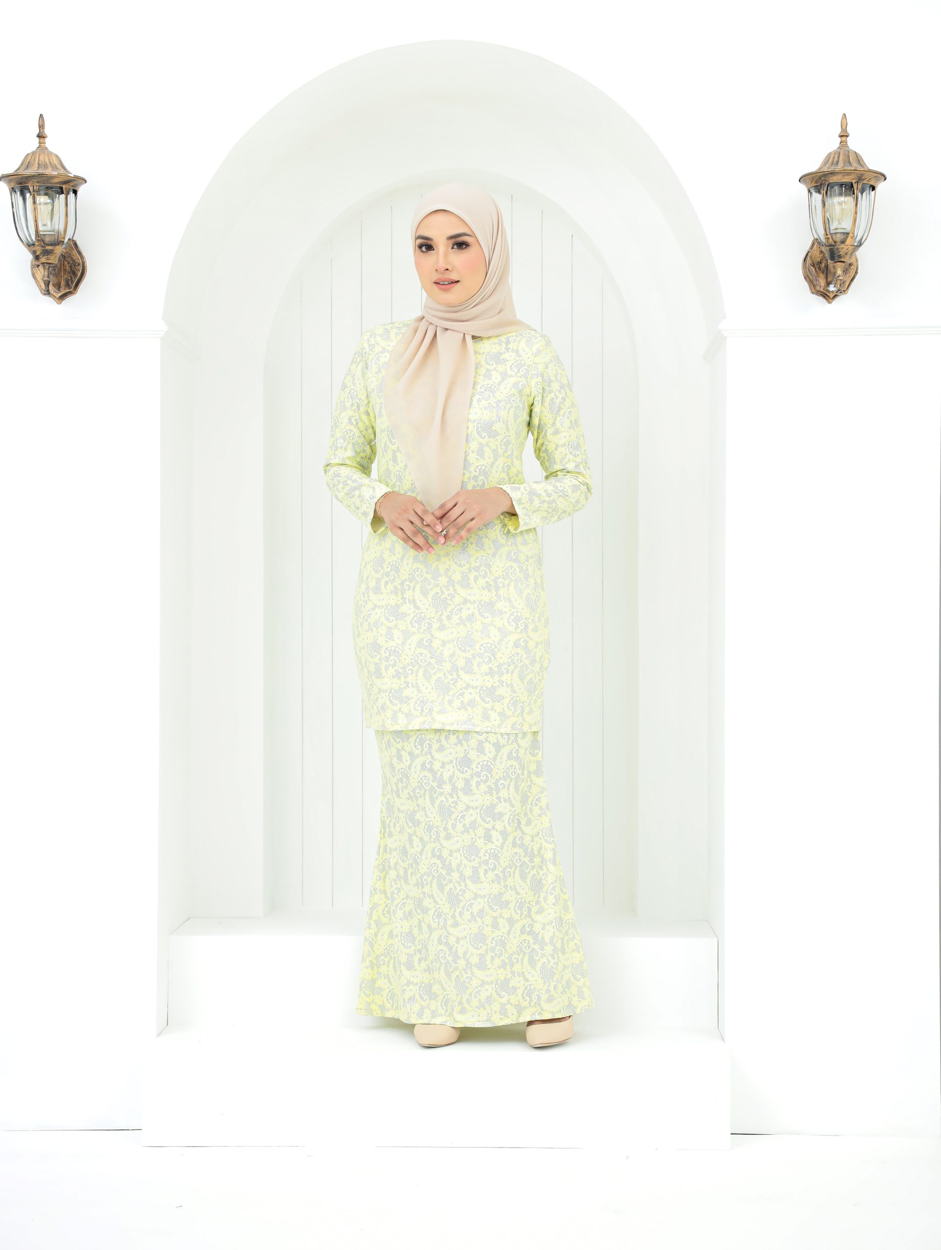 QUEEN AMBER IN YELLOW – ZUEREY DESIGN