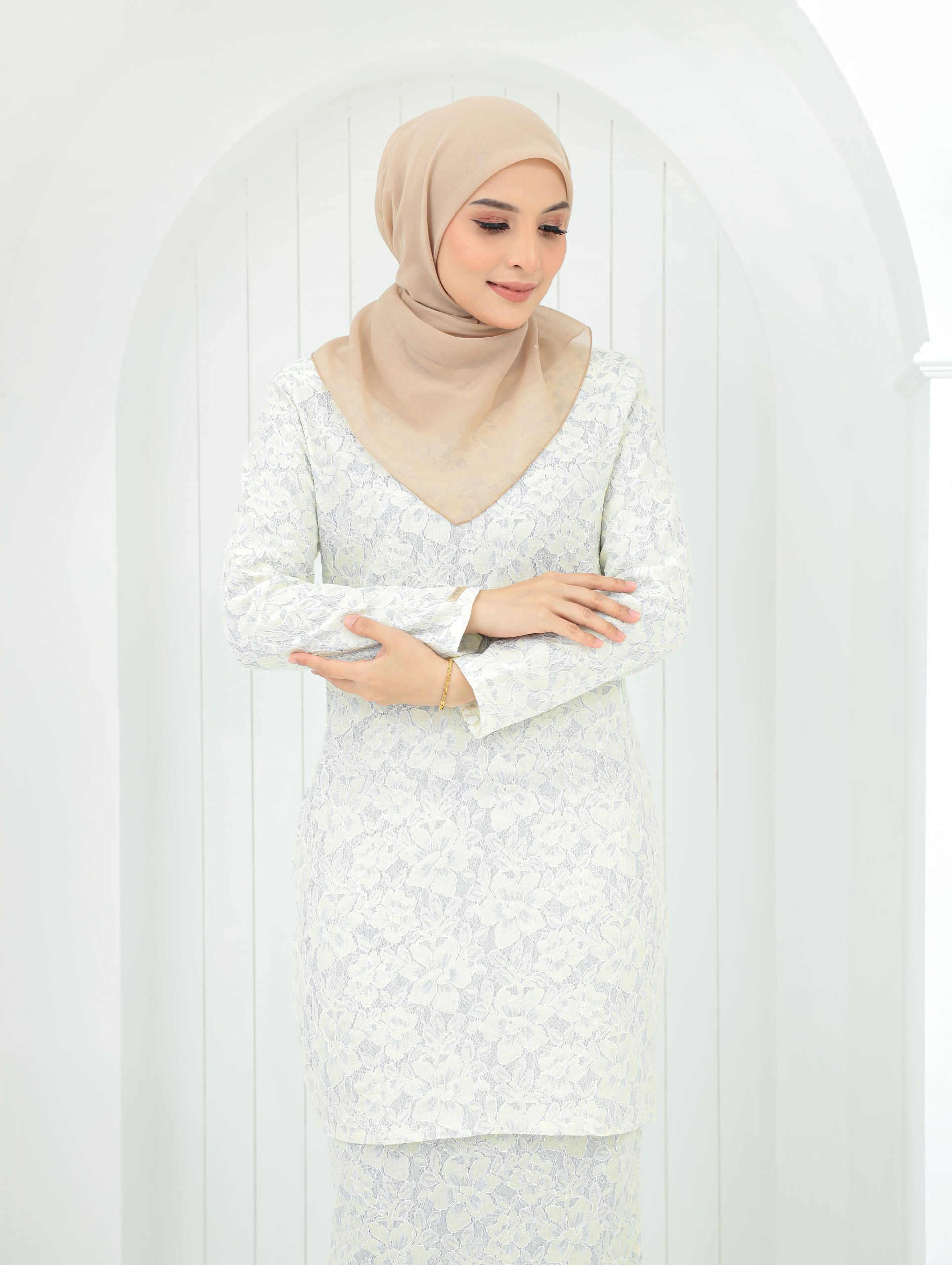 QUEEN HAZEL IN YELLOW – ZUEREY DESIGN
